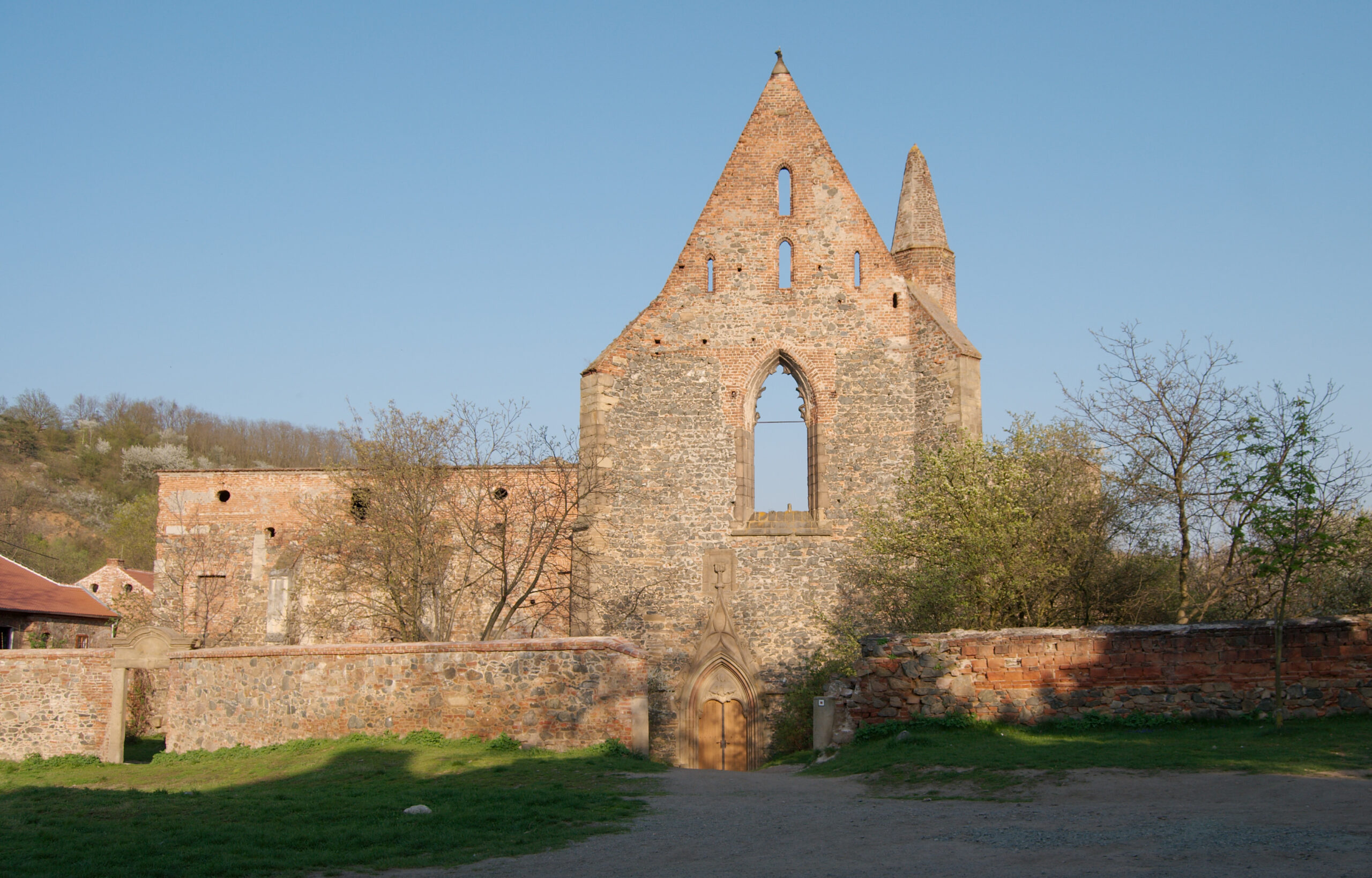 Klášter Rosa Coeli: Úchvatná gotická stavba je krásná i jako torzo ...