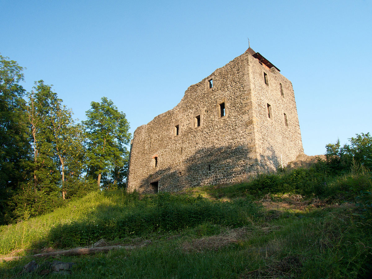 Zřícenina hradu Kamenice a rozhledna