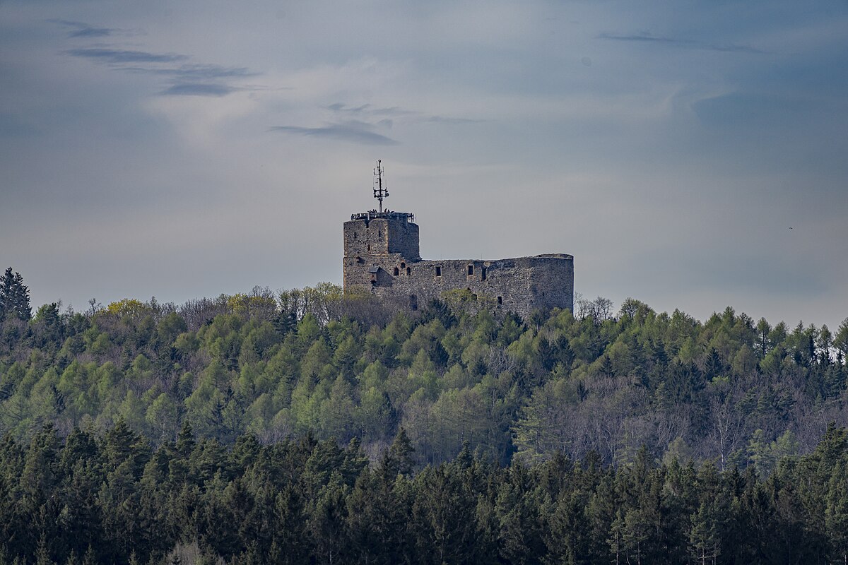 Starý Plzenec, hradiště Hůrka a zřícenina hradu Radyně